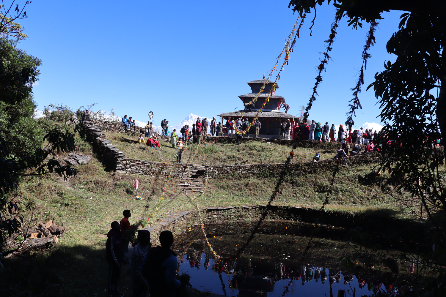 प्रकृतिलाई खुसी पार्न तोरन तार्ने चलन - NepalKhoj